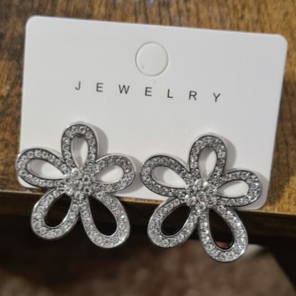 Jewelry | Nwt Rhinestone Flower Stud Earrings | Poshmark